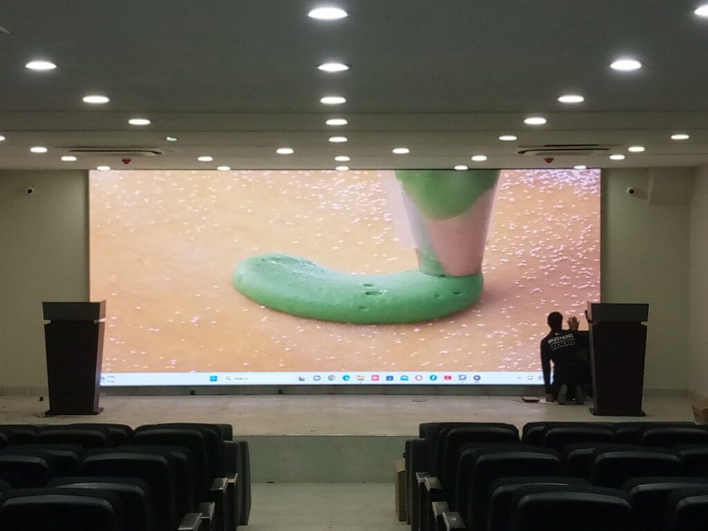 Best Comparison|Black SMD LEDs Vs. White LED Screen